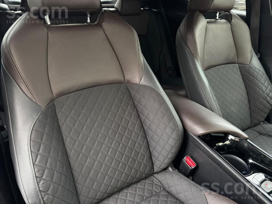 Toyota C-HR 2017 in Jelgava, with an engine capacity of 1.80 L and mileage of 168 thousand km for 16200 €, photo 13 on AUTOMOTO.COM.LV