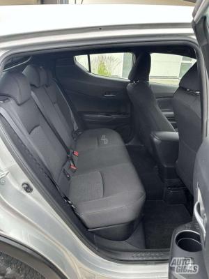 Toyota C-HR 2017 Viļņa, ar dzinēja tilpumu 1.80 L un nobraukumu 43 tūkst. km par 17350 €, foto 23 vietnē AUTOMOTO.COM.LV