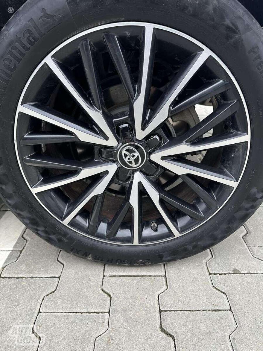 Toyota C-HR 2017 Viļņa, ar dzinēja tilpumu 1.80 L un nobraukumu 43 tūkst. km par 17350 €, foto 30 vietnē AUTOMOTO.COM.LV