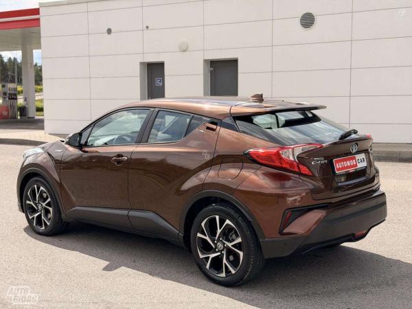 Toyota C-HR 2017 in Vilnius, with an engine capacity of 1.80 L and mileage of 117 thousand km for 17350 €, photo 6 on AUTOMOTO.COM.LV