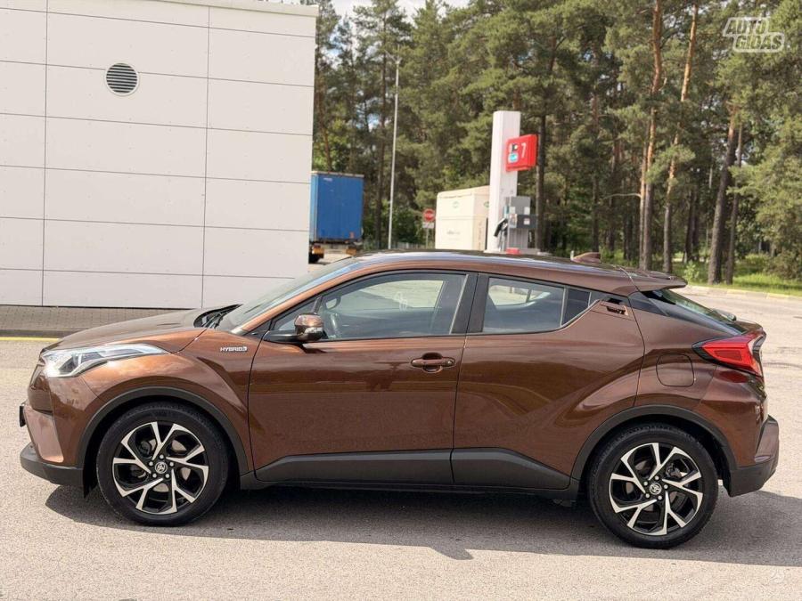 Toyota C-HR 2017 Viļņa, ar dzinēja tilpumu 1.80 L un nobraukumu 117 tūkst. km par 17350 €, foto 9 vietnē AUTOMOTO.COM.LV
