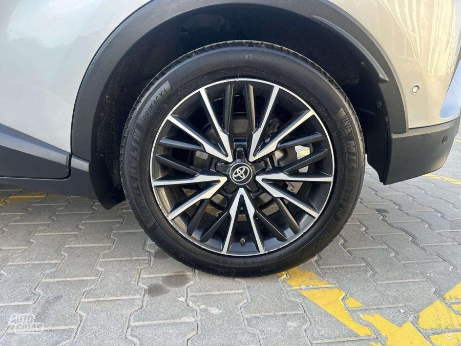 Toyota C-HR 2017 Viļņa, ar dzinēja tilpumu 1.80 L un nobraukumu 158 tūkst. km par 15950 €, foto 17 vietnē AUTOMOTO.COM.LV