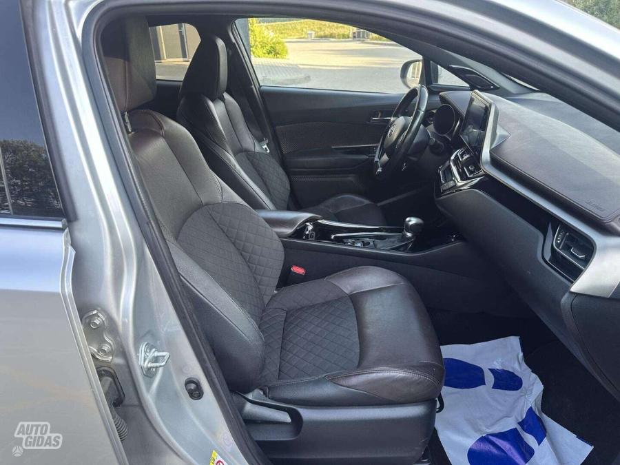 Toyota C-HR 2017 Viļņa, ar dzinēja tilpumu 1.80 L un nobraukumu 158 tūkst. km par 15950 €, foto 19 vietnē AUTOMOTO.COM.LV