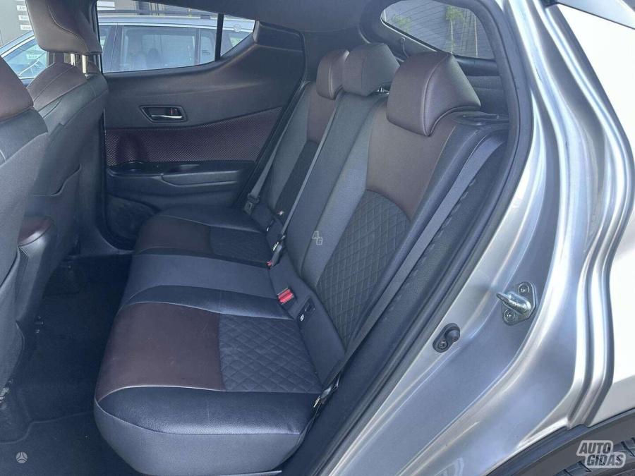Toyota C-HR 2017 Viļņa, ar dzinēja tilpumu 1.80 L un nobraukumu 158 tūkst. km par 15950 €, foto 25 vietnē AUTOMOTO.COM.LV