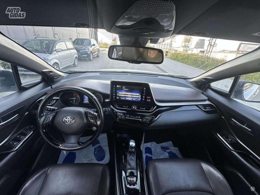 Toyota C-HR 2017 Viļņa, ar dzinēja tilpumu 1.80 L un nobraukumu 158 tūkst. km par 15950 €, foto 30 vietnē AUTOMOTO.COM.LV