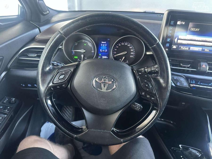 Toyota C-HR 2017 Viļņa, ar dzinēja tilpumu 1.80 L un nobraukumu 158 tūkst. km par 15950 €, foto 31 vietnē AUTOMOTO.COM.LV