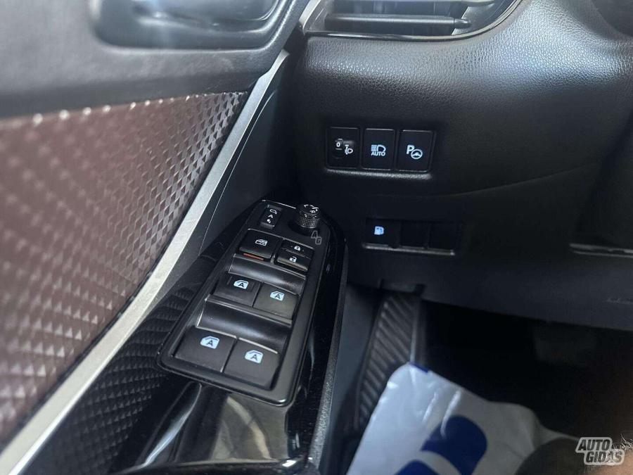 Toyota C-HR 2017 Viļņa, ar dzinēja tilpumu 1.80 L un nobraukumu 158 tūkst. km par 15950 €, foto 35 vietnē AUTOMOTO.COM.LV