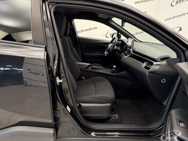 Toyota C-HR 2017 in Vilnius, with an engine capacity of 1.80 L and mileage of 149 thousand km for 17500 €, photo 4 on AUTOMOTO.COM.LV