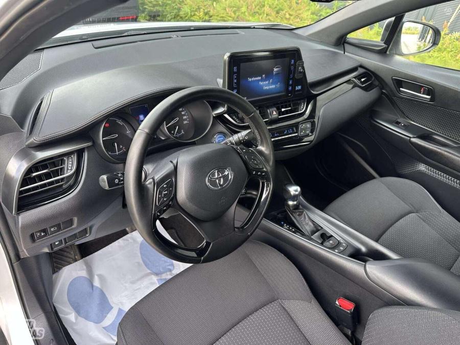 Toyota C-HR 2017 Viļņa, ar dzinēja tilpumu 1.80 L un nobraukumu 181 tūkst. km par 14950 €, foto 19 vietnē AUTOMOTO.COM.LV