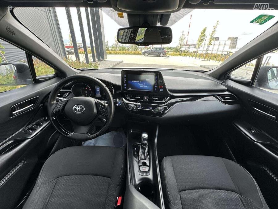 Toyota C-HR 2017 Viļņa, ar dzinēja tilpumu 1.80 L un nobraukumu 181 tūkst. km par 14950 €, foto 30 vietnē AUTOMOTO.COM.LV