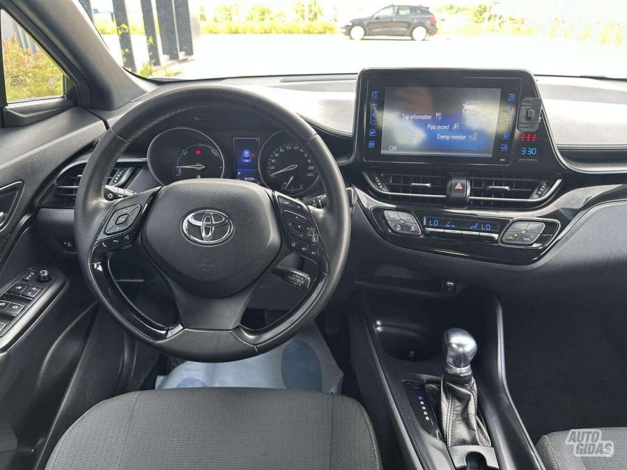 Toyota C-HR 2017 Viļņa, ar dzinēja tilpumu 1.80 L un nobraukumu 181 tūkst. km par 14950 €, foto 31 vietnē AUTOMOTO.COM.LV