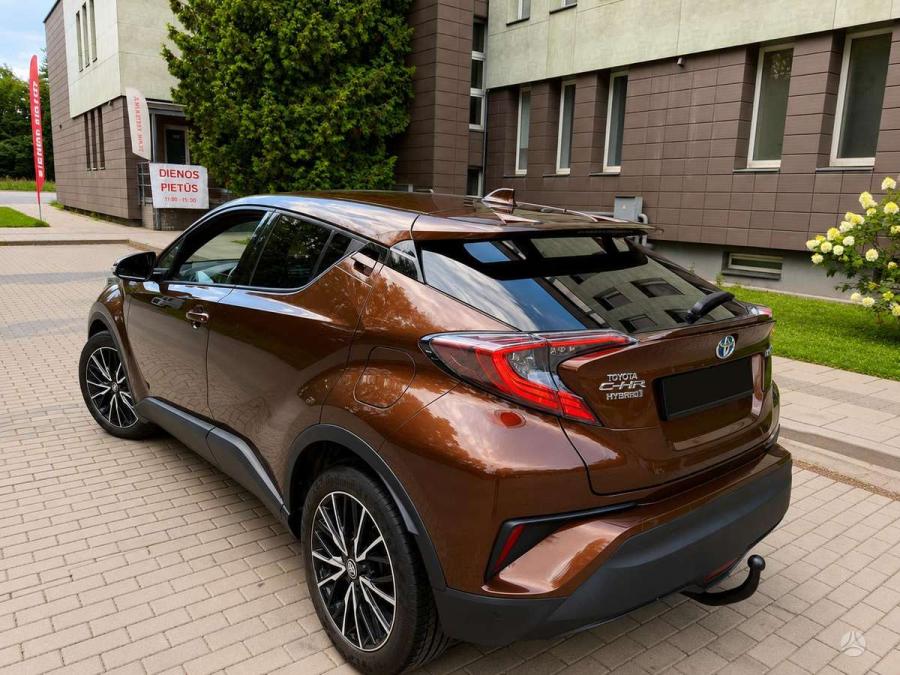 Toyota C-HR 2017 Viļņa, ar dzinēja tilpumu 1.80 L un nobraukumu 156 tūkst. km par 15850 €, foto 3 vietnē AUTOMOTO.COM.LV