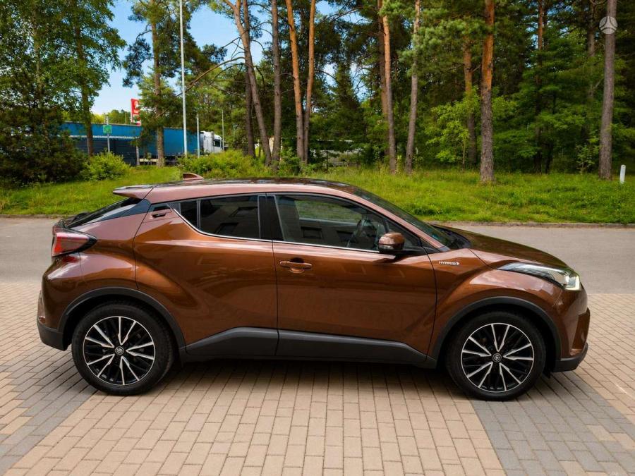 Toyota C-HR 2017 Viļņa, ar dzinēja tilpumu 1.80 L un nobraukumu 156 tūkst. km par 15850 €, foto 5 vietnē AUTOMOTO.COM.LV