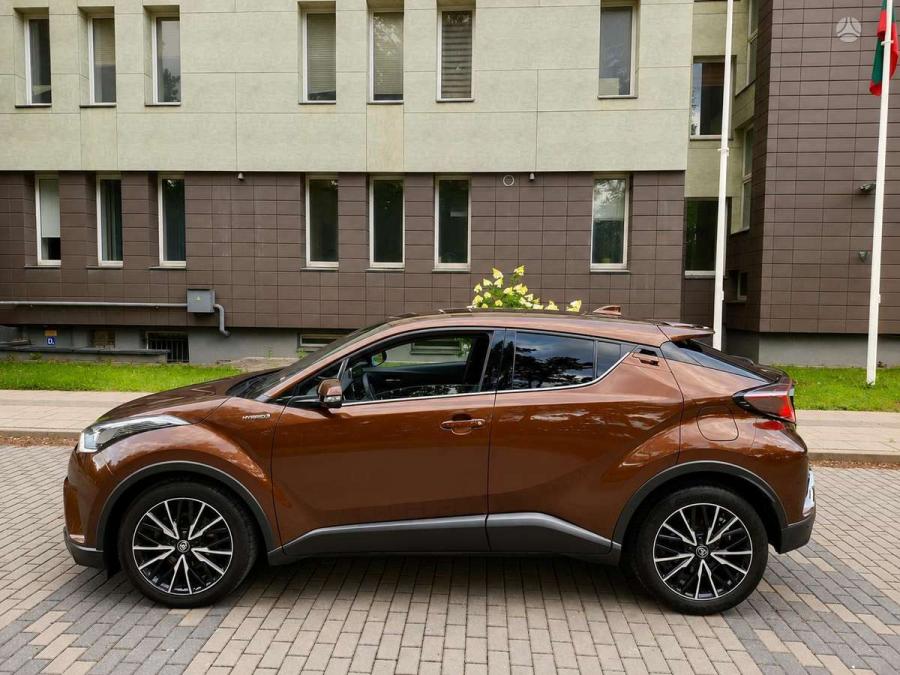 Toyota C-HR 2017 Viļņa, ar dzinēja tilpumu 1.80 L un nobraukumu 156 tūkst. km par 15850 €, foto 7 vietnē AUTOMOTO.COM.LV