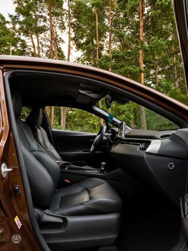 Toyota C-HR 2017 Viļņa, ar dzinēja tilpumu 1.80 L un nobraukumu 156 tūkst. km par 15850 €, foto 8 vietnē AUTOMOTO.COM.LV