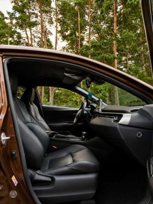 Toyota C-HR 2017 Viļņa, ar dzinēja tilpumu 1.80 L un nobraukumu 156 tūkst. km par 15850 €, foto 9 vietnē AUTOMOTO.COM.LV