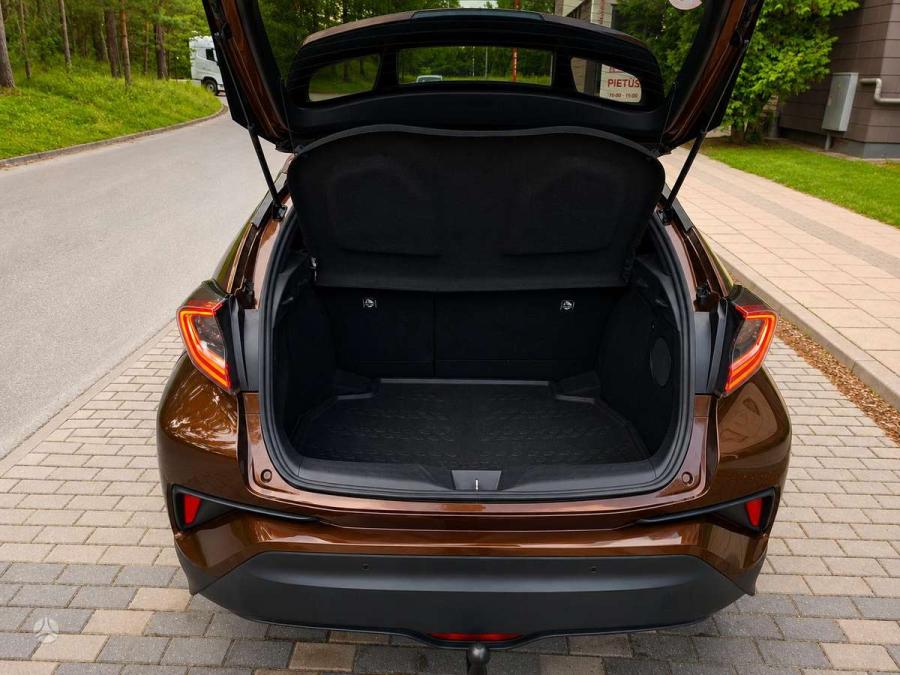 Toyota C-HR 2017 Viļņa, ar dzinēja tilpumu 1.80 L un nobraukumu 156 tūkst. km par 15850 €, foto 12 vietnē AUTOMOTO.COM.LV