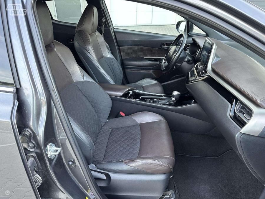 Toyota C-HR 2017 in Vilnius, with an engine capacity of 1.80 L and mileage of 169 thousand km for 15950 €, photo 27 on AUTOMOTO.COM.LV