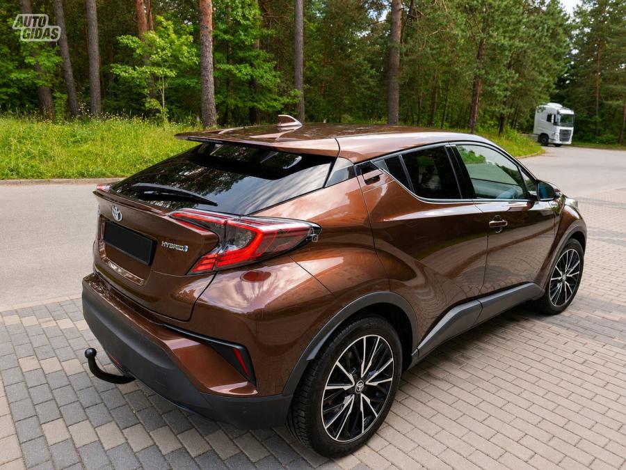 Toyota C-HR 2017 Viļņa, ar dzinēja tilpumu 1.80 L un nobraukumu 156 tūkst. km par 15850 €, foto 3 vietnē AUTOMOTO.COM.LV