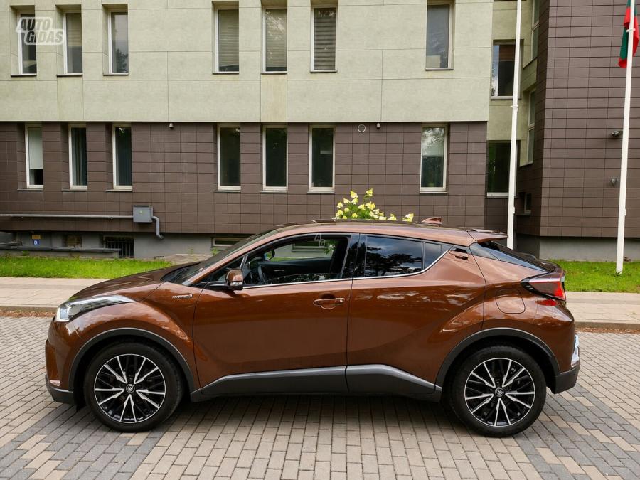 Toyota C-HR 2017 Viļņa, ar dzinēja tilpumu 1.80 L un nobraukumu 156 tūkst. km par 15850 €, foto 5 vietnē AUTOMOTO.COM.LV