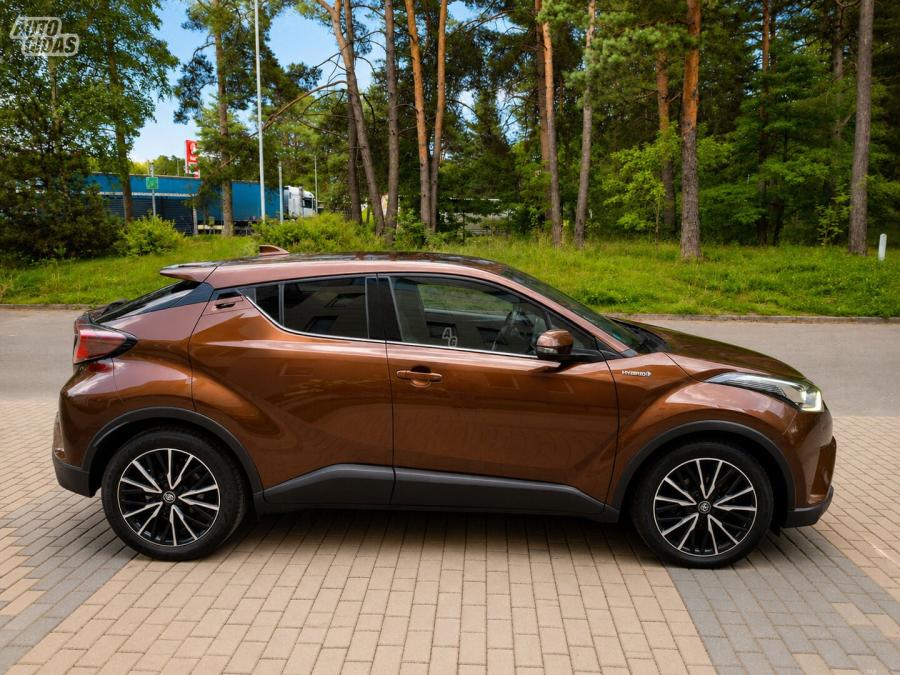 Toyota C-HR 2017 Viļņa, ar dzinēja tilpumu 1.80 L un nobraukumu 156 tūkst. km par 15850 €, foto 7 vietnē AUTOMOTO.COM.LV