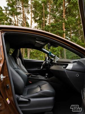 Toyota C-HR 2017 Viļņa, ar dzinēja tilpumu 1.80 L un nobraukumu 156 tūkst. km par 15850 €, foto 10 vietnē AUTOMOTO.COM.LV