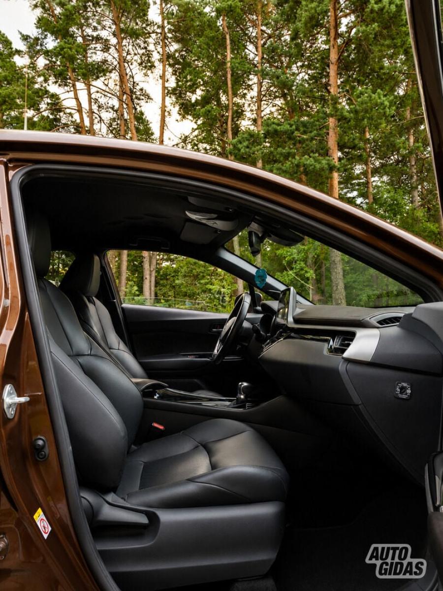 Toyota C-HR 2017 Viļņa, ar dzinēja tilpumu 1.80 L un nobraukumu 156 tūkst. km par 15850 €, foto 10 vietnē AUTOMOTO.COM.LV