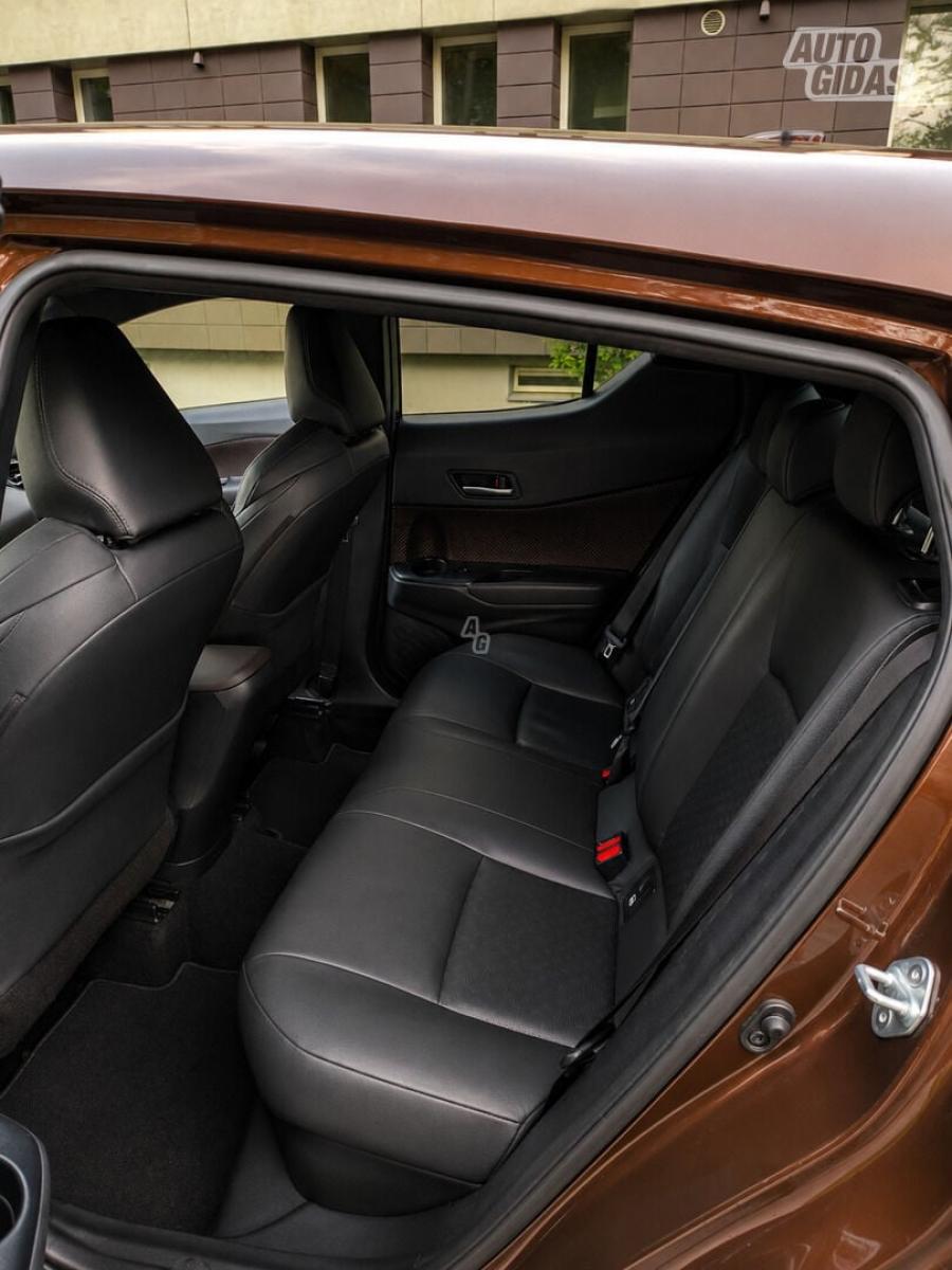 Toyota C-HR 2017 Viļņa, ar dzinēja tilpumu 1.80 L un nobraukumu 156 tūkst. km par 15850 €, foto 12 vietnē AUTOMOTO.COM.LV