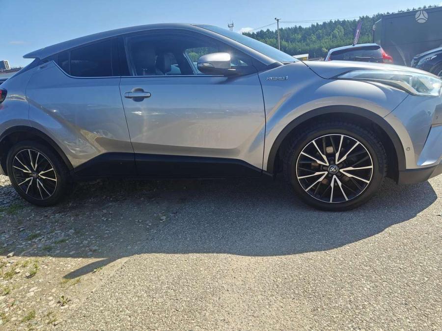 Toyota C-HR 2017 in Vilnius, with an engine capacity of 0.00 L and mileage of 200 thousand km for 13900 €, photo 4 on AUTOMOTO.COM.LV