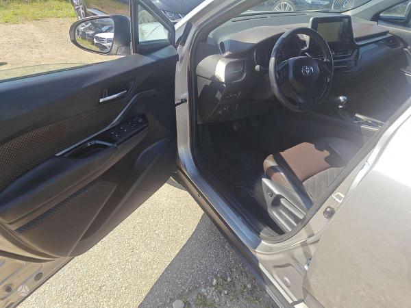 Toyota C-HR 2017 in Vilnius, with an engine capacity of 0.00 L and mileage of 200 thousand km for 13900 €, photo 9 on AUTOMOTO.COM.LV