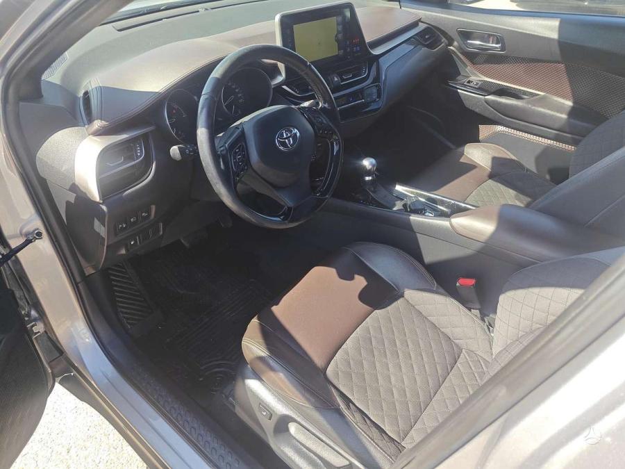 Toyota C-HR 2017 in Vilnius, with an engine capacity of 0.00 L and mileage of 200 thousand km for 13900 €, photo 11 on AUTOMOTO.COM.LV