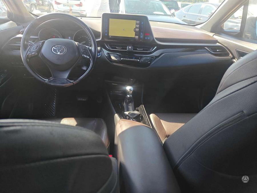 Toyota C-HR 2017 in Vilnius, with an engine capacity of 0.00 L and mileage of 200 thousand km for 13900 €, photo 12 on AUTOMOTO.COM.LV