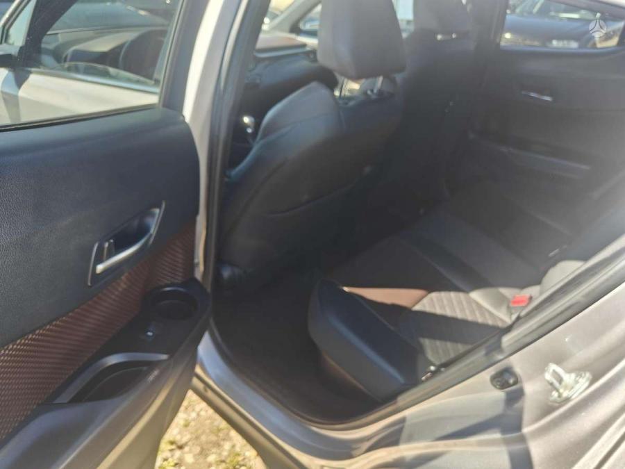 Toyota C-HR 2017 in Vilnius, with an engine capacity of 0.00 L and mileage of 200 thousand km for 13900 €, photo 13 on AUTOMOTO.COM.LV