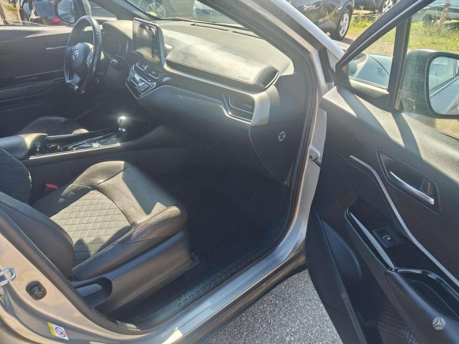 Toyota C-HR 2017 in Vilnius, with an engine capacity of 0.00 L and mileage of 200 thousand km for 13900 €, photo 14 on AUTOMOTO.COM.LV