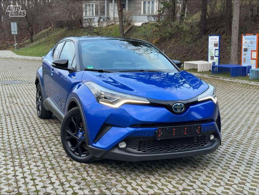 Toyota C-HR 2017 in Kaunas, with an engine capacity of 1.80 L and mileage of 242 thousand km for 14950 €, photo 3 on AUTOMOTO.COM.LV