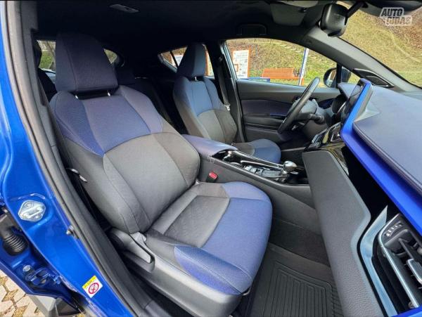 Toyota C-HR 2017 in Kaunas, with an engine capacity of 1.80 L and mileage of 242 thousand km for 14950 €, photo 5 on AUTOMOTO.COM.LV