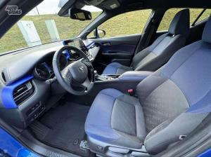 Toyota C-HR 2017 in Kaunas, with an engine capacity of 1.80 L and mileage of 242 thousand km for 14950 €, photo 12 on AUTOMOTO.COM.LV