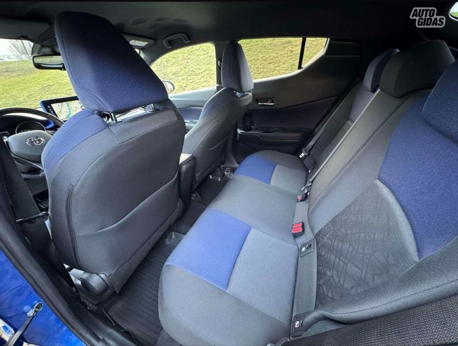 Toyota C-HR 2017 in Kaunas, with an engine capacity of 1.80 L and mileage of 242 thousand km for 14950 €, photo 13 on AUTOMOTO.COM.LV