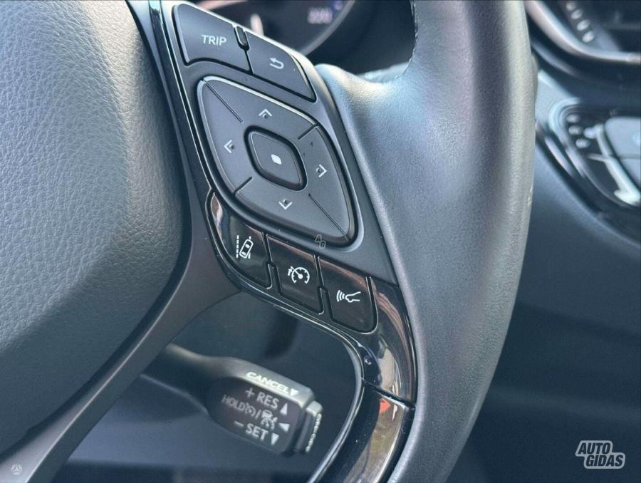Toyota C-HR 2017 in Kaunas, with an engine capacity of 1.80 L and mileage of 242 thousand km for 14950 €, photo 20 on AUTOMOTO.COM.LV