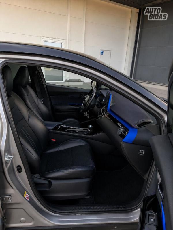 Toyota C-HR 2017 in Vilnius, with an engine capacity of 1.80 L and mileage of 164 thousand km for 15950 €, photo 10 on AUTOMOTO.COM.LV