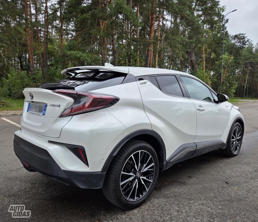 Toyota C-HR 2017 Kauņa, ar dzinēja tilpumu 1.80 L un nobraukumu 161 tūkst. km par 14990 €, foto 3 vietnē AUTOMOTO.COM.LV