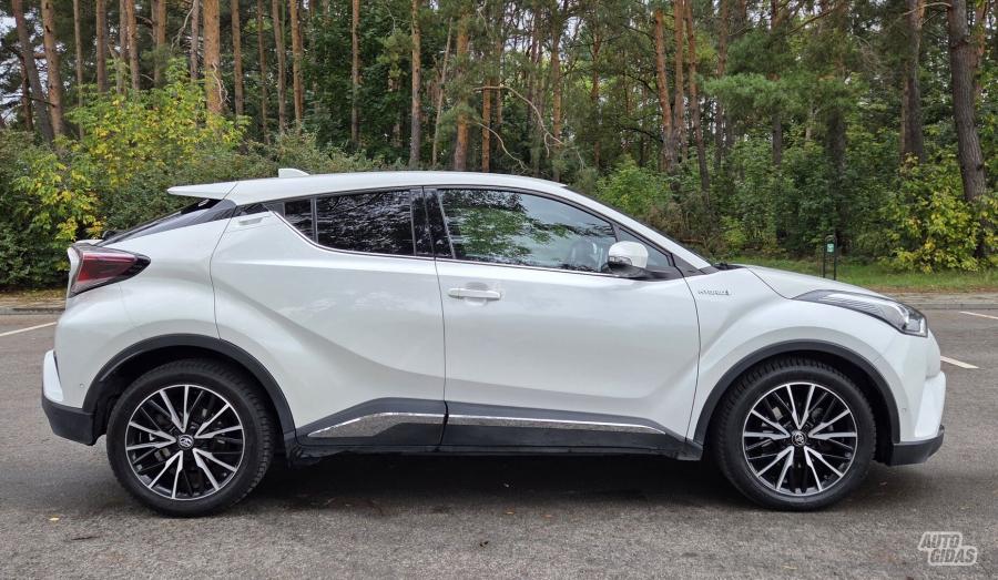 Toyota C-HR 2017 Kauņa, ar dzinēja tilpumu 1.80 L un nobraukumu 161 tūkst. km par 14990 €, foto 5 vietnē AUTOMOTO.COM.LV