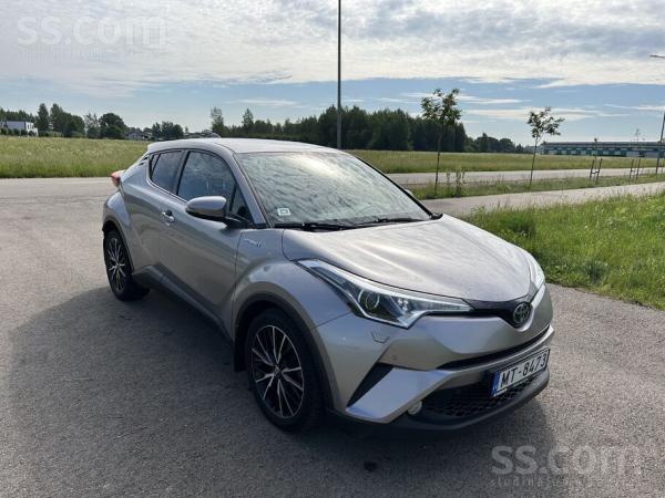 Тойота C-HR 2018 в Рига, объемом двигателя 1.80 л и пробегом 100 тыс. км за 16600 €, фото 3 на AUTOMOTO.COM.LV