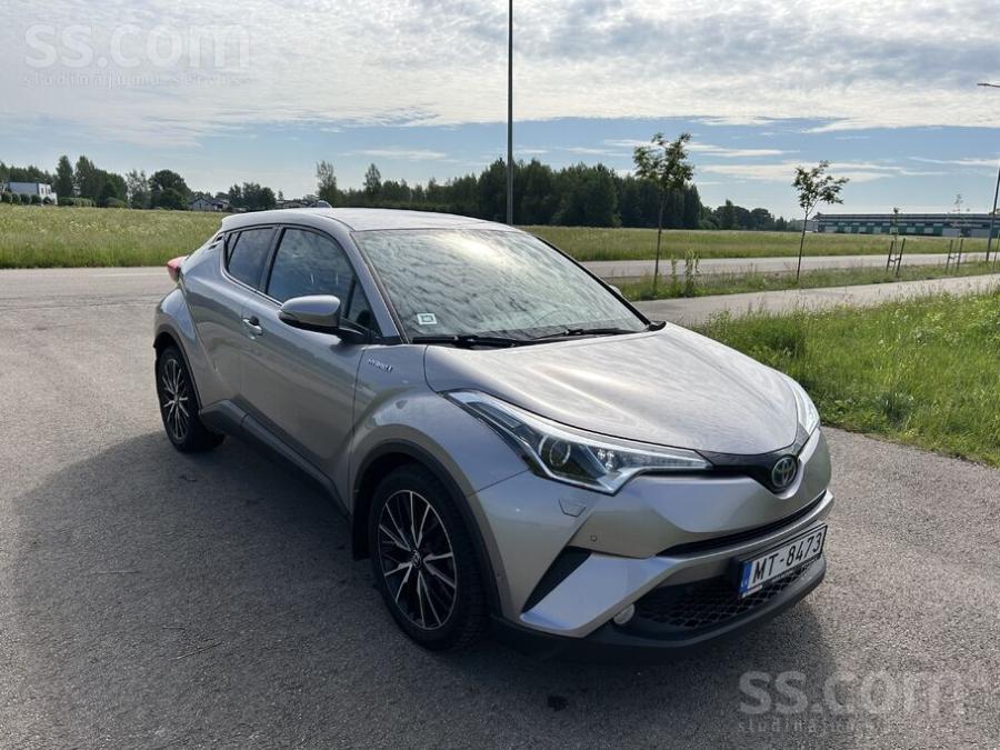 Тойота C-HR 2018 в Рига, объемом двигателя 1.80 л и пробегом 100 тыс. км за 16600 €, фото 3 на AUTOMOTO.COM.LV