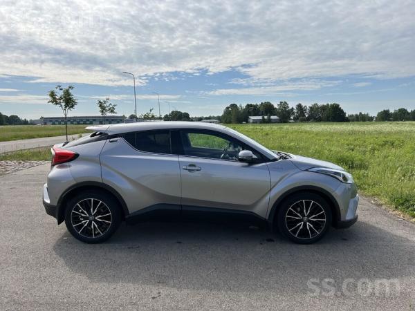 Тойота C-HR 2018 в Рига, объемом двигателя 1.80 л и пробегом 100 тыс. км за 16600 €, фото 4 на AUTOMOTO.COM.LV