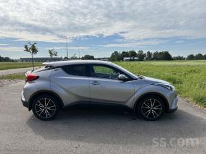 Тойота C-HR 2018 в Рига, объемом двигателя 1.80 л и пробегом 100 тыс. км за 16600 €, фото 4 на AUTOMOTO.COM.LV