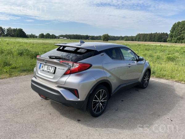 Тойота C-HR 2018 в Рига, объемом двигателя 1.80 л и пробегом 100 тыс. км за 16600 €, фото 5 на AUTOMOTO.COM.LV