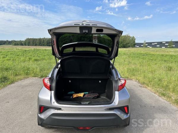 Тойота C-HR 2018 в Рига, объемом двигателя 1.80 л и пробегом 100 тыс. км за 16600 €, фото 9 на AUTOMOTO.COM.LV