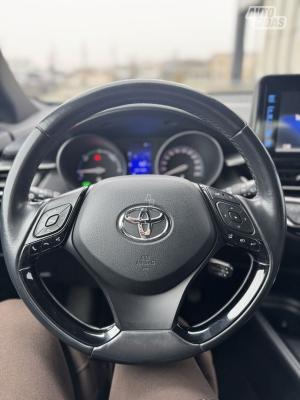 Toyota C-HR 2018 in Vilnius, with an engine capacity of 1.80 L and mileage of 170 thousand km for 16350 €, photo 13 on AUTOMOTO.COM.LV