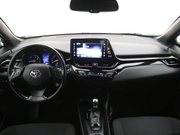 Toyota C-HR 2018 in Vilnius, with an engine capacity of 1.80 L and mileage of 196 thousand km for 15199 €, photo 2 on AUTOMOTO.COM.LV